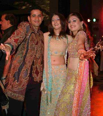 Meet Bros Harmeet Singh Wife, Age, Biography, Songs, Net Worth and More ...