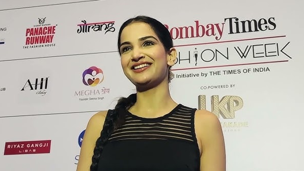 Shubhi Joshi Age, Movies, Parents, Biography, Net Worth and More Info ...
