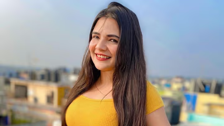 Swati Mishra Age, Biography, Family, Songs, Net Worth and More Info ...