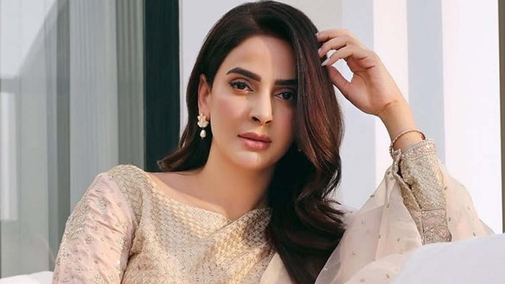 Saba Qamar Husband, Age, Biography, Shows, Movie, Net Worth and More ...